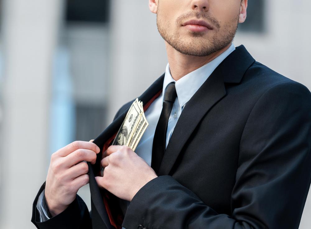 What is a Con Man? (with pictures)