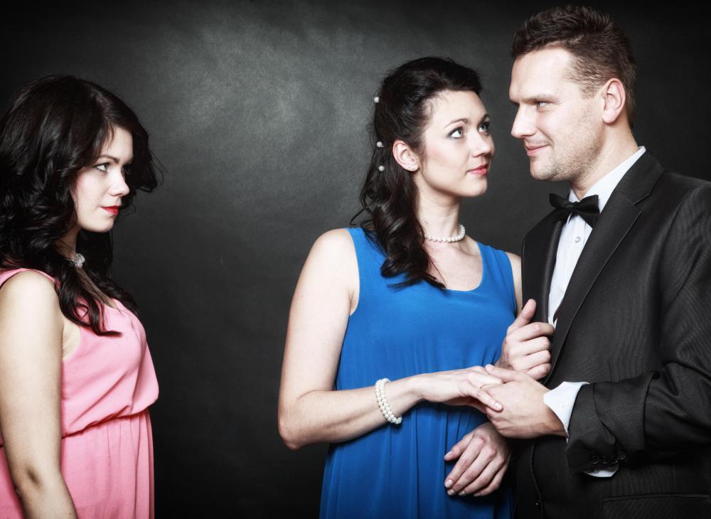 What is a Socialite? (with pictures)