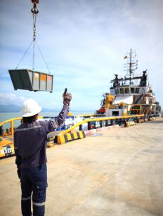 What is a Stevedore? (with pictures)